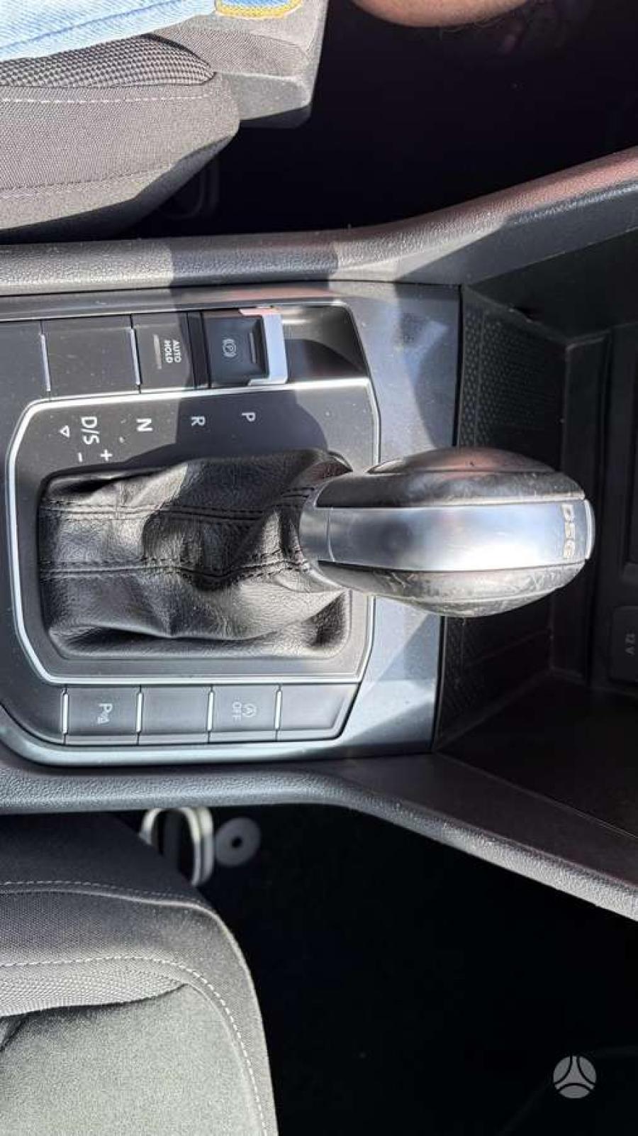 Black Volkswagen Tiguan 2017 in Marijampole, with an engine capacity of 2.00 L and mileage of 201 thousand km for 15100 €, photo 27 on AUTOMOTO.COM.LV