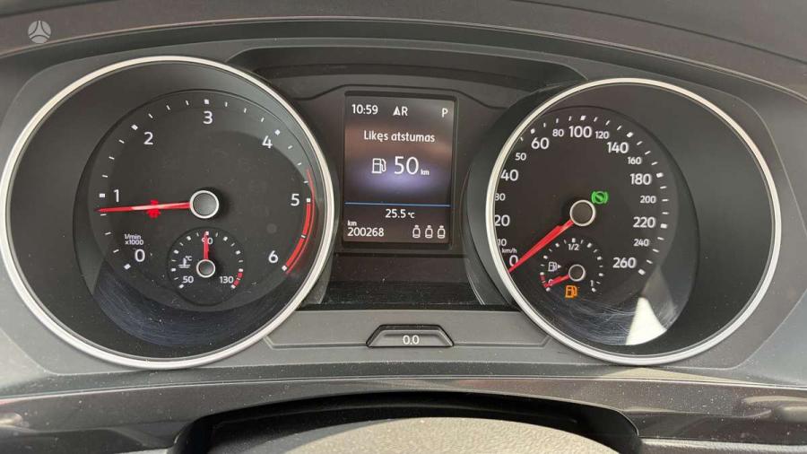 Black Volkswagen Tiguan 2017 in Marijampole, with an engine capacity of 2.00 L and mileage of 201 thousand km for 15100 €, photo 31 on AUTOMOTO.COM.LV