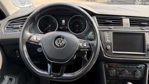 Black Volkswagen Tiguan 2017 in Marijampole, with an engine capacity of 2.00 L and mileage of 201 thousand km for 15100 €, photo 33 on AUTOMOTO.COM.LV