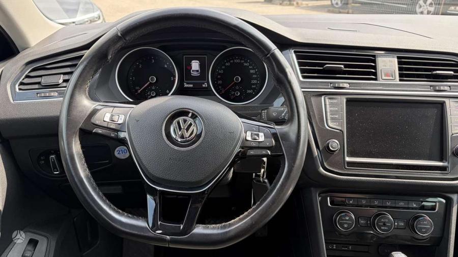 Black Volkswagen Tiguan 2017 in Marijampole, with an engine capacity of 2.00 L and mileage of 201 thousand km for 15100 €, photo 33 on AUTOMOTO.COM.LV