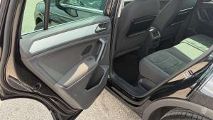 Black Volkswagen Tiguan 2017 in Marijampole, with an engine capacity of 2.00 L and mileage of 201 thousand km for 15100 €, photo 34 on AUTOMOTO.COM.LV