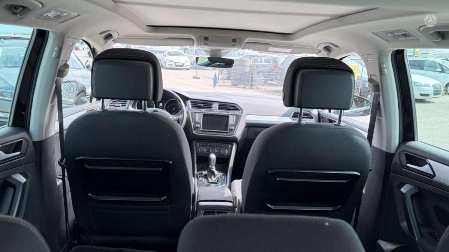 Black Volkswagen Tiguan 2017 in Marijampole, with an engine capacity of 2.00 L and mileage of 201 thousand km for 15100 €, photo 36 on AUTOMOTO.COM.LV