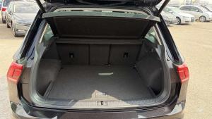 Black Volkswagen Tiguan 2017 in Marijampole, with an engine capacity of 2.00 L and mileage of 201 thousand km for 15100 €, photo 37 on AUTOMOTO.COM.LV