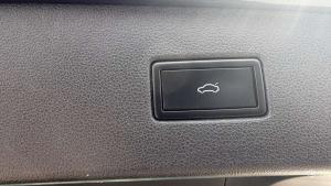 Black Volkswagen Tiguan 2017 in Marijampole, with an engine capacity of 2.00 L and mileage of 201 thousand km for 15100 €, photo 38 on AUTOMOTO.COM.LV