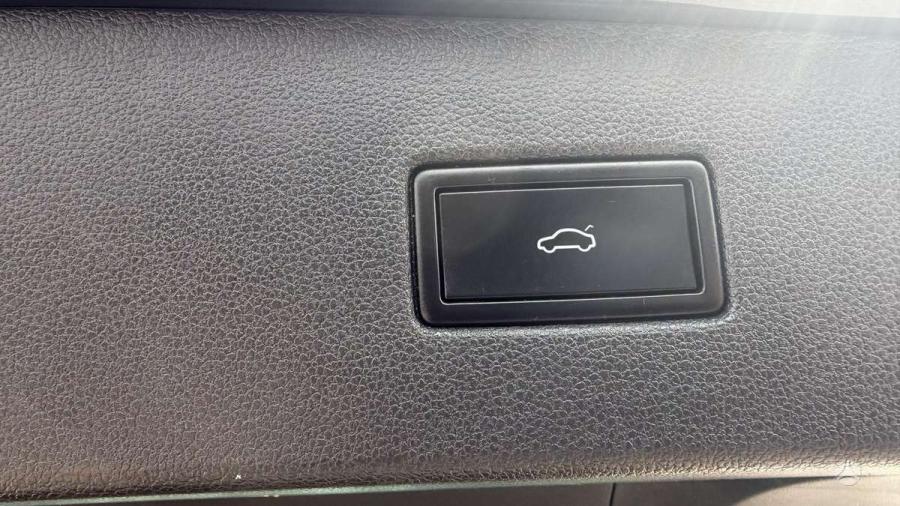 Black Volkswagen Tiguan 2017 in Marijampole, with an engine capacity of 2.00 L and mileage of 201 thousand km for 15100 €, photo 38 on AUTOMOTO.COM.LV