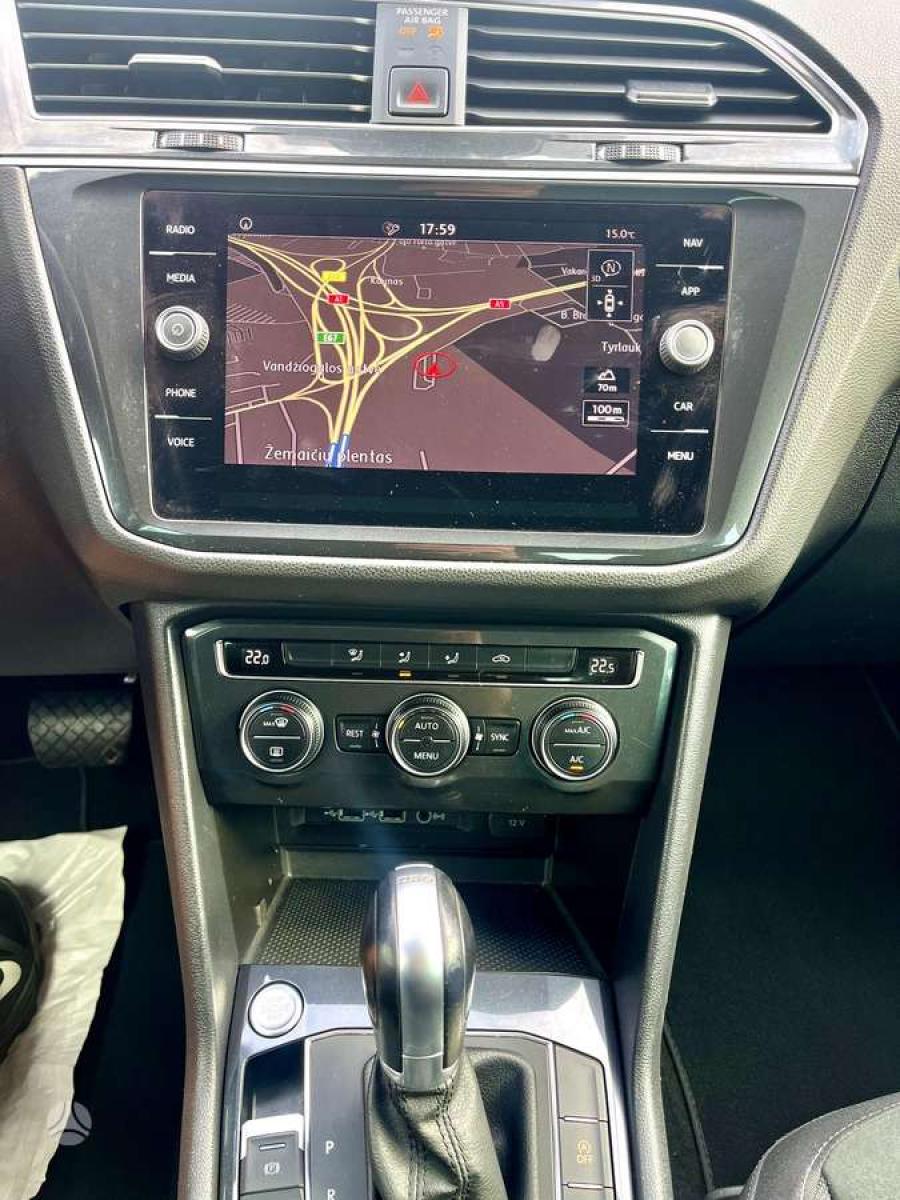 Melns Volkswagen Tiguan 2018 Kauņa, ar dzinēja tilpumu 2.00 L un nobraukumu 221 tūkst. km par 16999 €, foto 18 vietnē AUTOMOTO.COM.LV