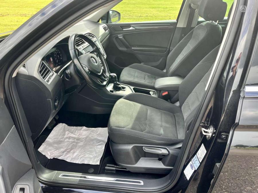 Melns Volkswagen Tiguan 2018 Kauņa, ar dzinēja tilpumu 2.00 L un nobraukumu 221 tūkst. km par 16999 €, foto 22 vietnē AUTOMOTO.COM.LV