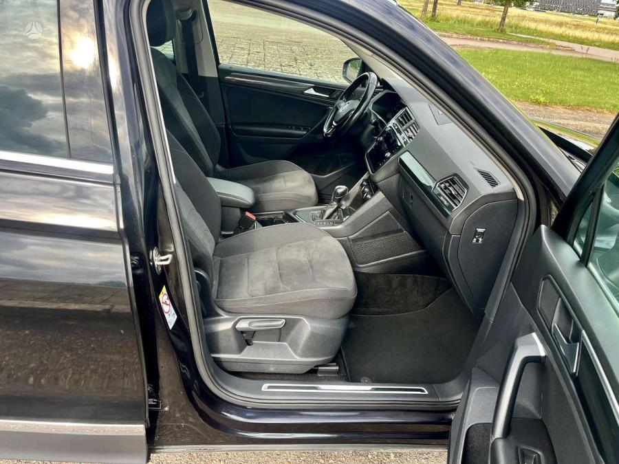 Melns Volkswagen Tiguan 2018 Kauņa, ar dzinēja tilpumu 2.00 L un nobraukumu 221 tūkst. km par 16999 €, foto 27 vietnē AUTOMOTO.COM.LV