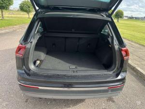 Melns Volkswagen Tiguan 2018 Kauņa, ar dzinēja tilpumu 2.00 L un nobraukumu 221 tūkst. km par 16999 €, foto 33 vietnē AUTOMOTO.COM.LV