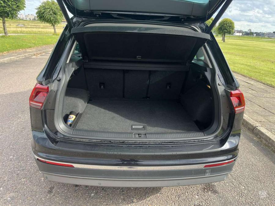 Melns Volkswagen Tiguan 2018 Kauņa, ar dzinēja tilpumu 2.00 L un nobraukumu 221 tūkst. km par 16999 €, foto 33 vietnē AUTOMOTO.COM.LV
