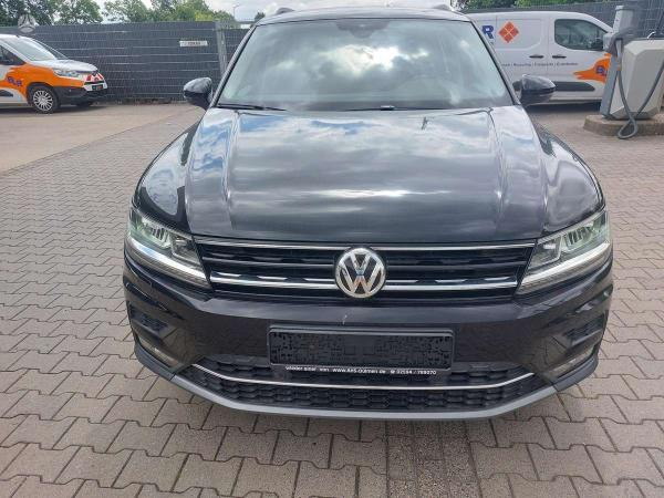 Melns Volkswagen Tiguan 2019 Marijampole, ar dzinēja tilpumu 2.00 L un nobraukumu 104 tūkst. km par 18950 €, foto 2 vietnē AUTOMOTO.COM.LV