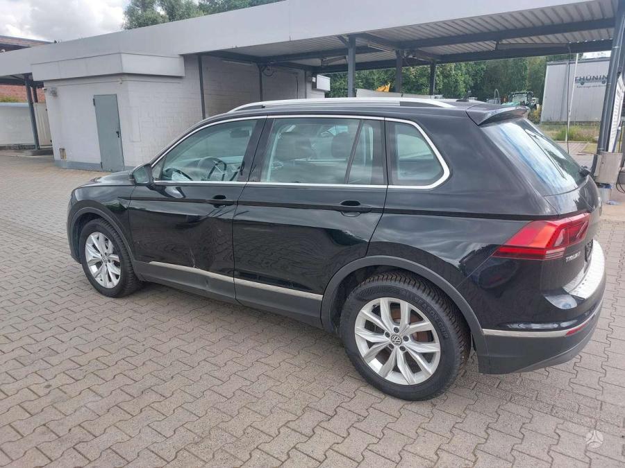 Melns Volkswagen Tiguan 2019 Marijampole, ar dzinēja tilpumu 2.00 L un nobraukumu 104 tūkst. km par 18950 €, foto 8 vietnē AUTOMOTO.COM.LV