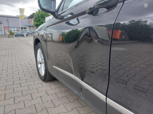 Melns Volkswagen Tiguan 2019 Marijampole, ar dzinēja tilpumu 2.00 L un nobraukumu 104 tūkst. km par 18950 €, foto 8 vietnē AUTOMOTO.COM.LV