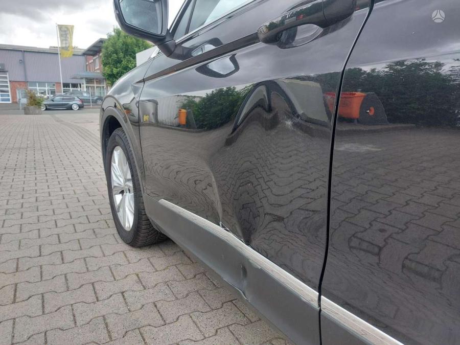 Melns Volkswagen Tiguan 2019 Marijampole, ar dzinēja tilpumu 2.00 L un nobraukumu 104 tūkst. km par 18950 €, foto 9 vietnē AUTOMOTO.COM.LV