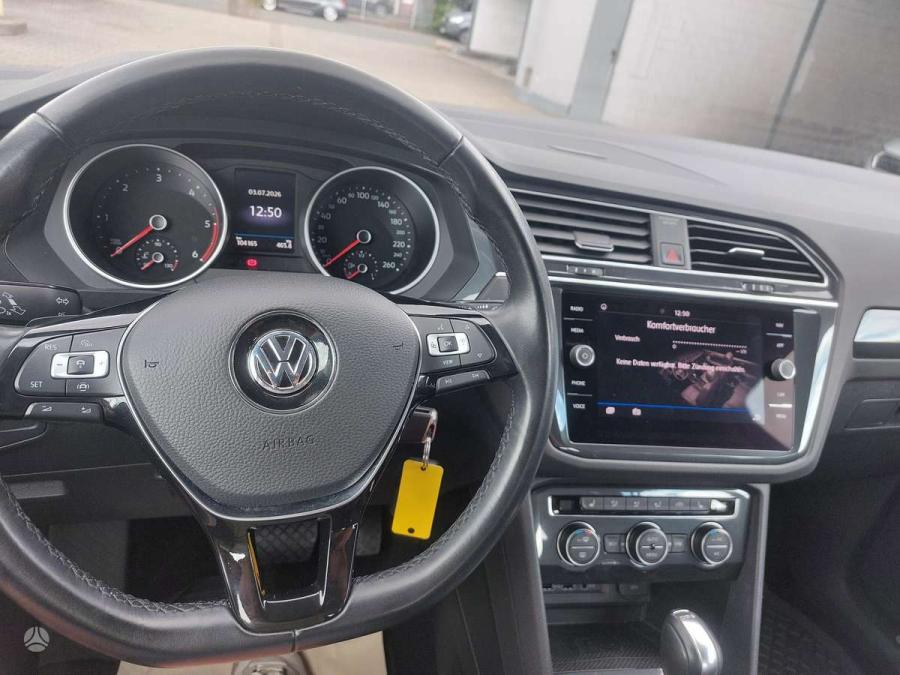 Melns Volkswagen Tiguan 2019 Marijampole, ar dzinēja tilpumu 2.00 L un nobraukumu 104 tūkst. km par 18950 €, foto 11 vietnē AUTOMOTO.COM.LV
