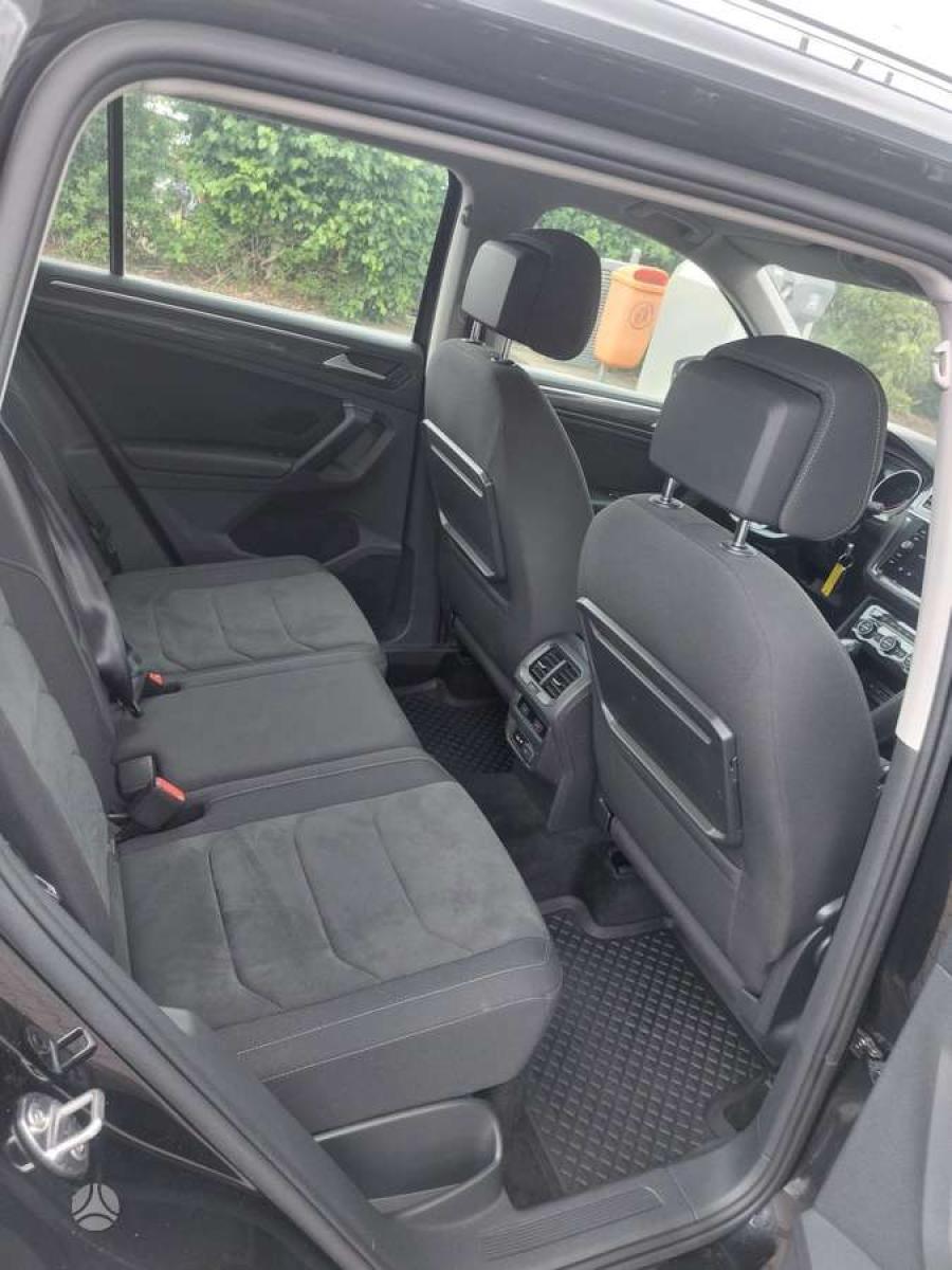 Melns Volkswagen Tiguan 2019 Marijampole, ar dzinēja tilpumu 2.00 L un nobraukumu 104 tūkst. km par 18950 €, foto 19 vietnē AUTOMOTO.COM.LV