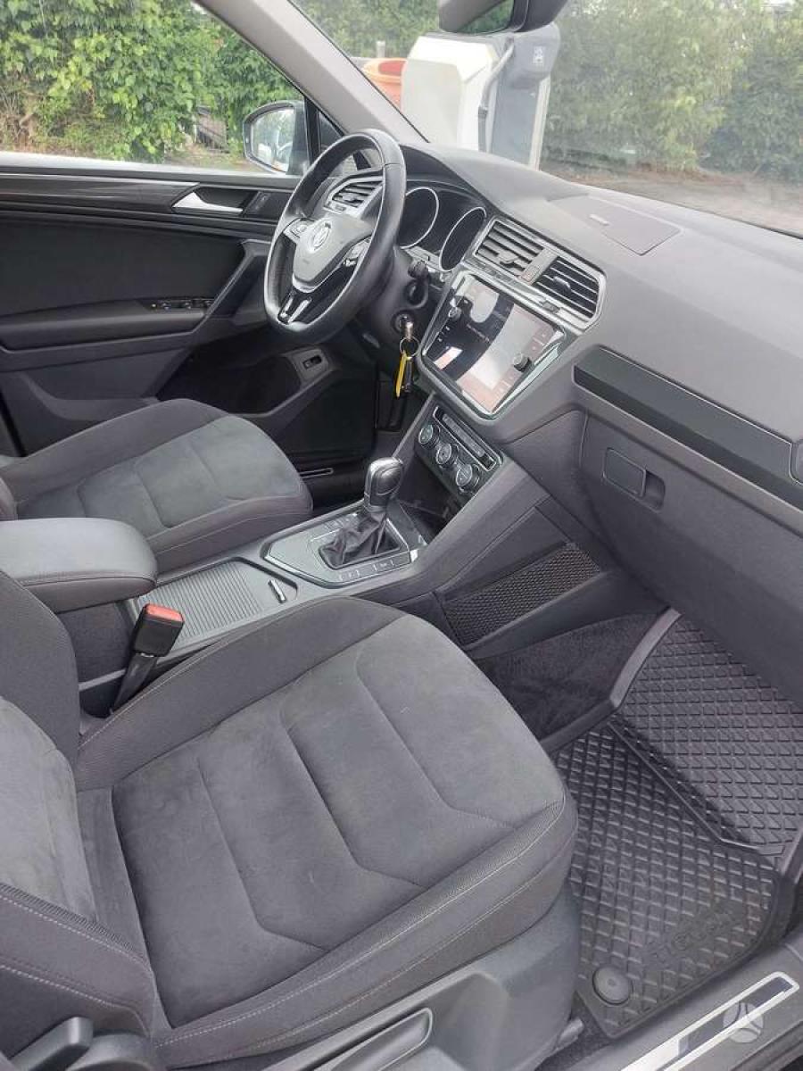 Melns Volkswagen Tiguan 2019 Marijampole, ar dzinēja tilpumu 2.00 L un nobraukumu 104 tūkst. km par 18950 €, foto 20 vietnē AUTOMOTO.COM.LV