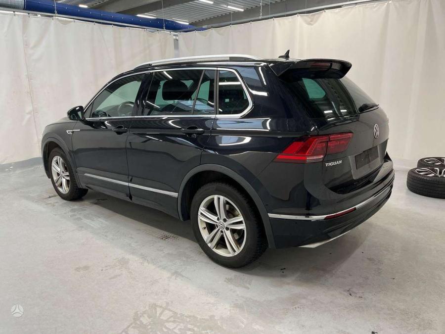 Melns Volkswagen Tiguan 2020 Kretinga, ar dzinēja tilpumu 2.00 L un nobraukumu 105 tūkst. km par 23800 €, foto 4 vietnē AUTOMOTO.COM.LV