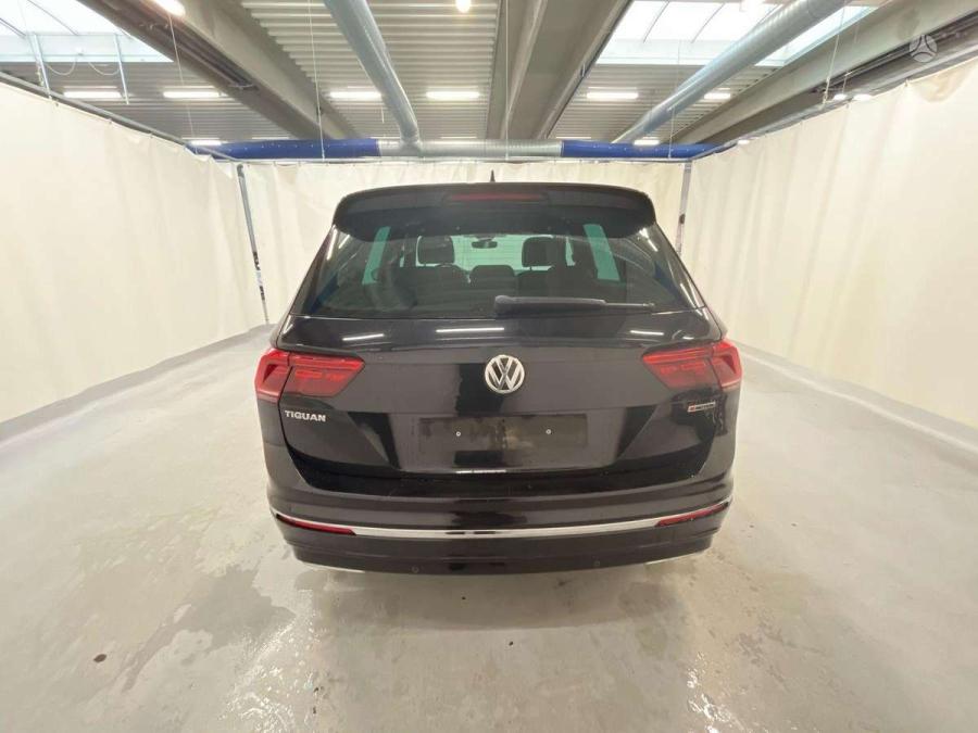 Melns Volkswagen Tiguan 2020 Kretinga, ar dzinēja tilpumu 2.00 L un nobraukumu 105 tūkst. km par 23800 €, foto 7 vietnē AUTOMOTO.COM.LV