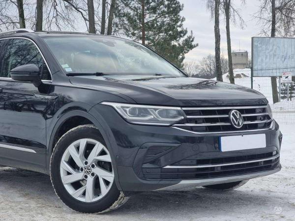 Melns Volkswagen Tiguan 2022 Tauragė, ar dzinēja tilpumu 1.97 L un nobraukumu 205 tūkst. km par 18400 €, foto 2 vietnē AUTOMOTO.COM.LV