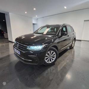 Melns Volkswagen Tiguan 2023 Viļņa, ar dzinēja tilpumu 0.00 L un nobraukumu 200 tūkst. km par 16819 €, foto 3 vietnē AUTOMOTO.COM.LV