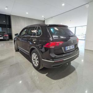 Melns Volkswagen Tiguan 2023 Viļņa, ar dzinēja tilpumu 0.00 L un nobraukumu 200 tūkst. km par 16819 €, foto 6 vietnē AUTOMOTO.COM.LV