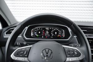 Melns Volkswagen Tiguan 2021 Mārupe, ar dzinēja tilpumu 1.50 L un nobraukumu 46 tūkst. km par 28200 €, foto 13 vietnē AUTOMOTO.COM.LV