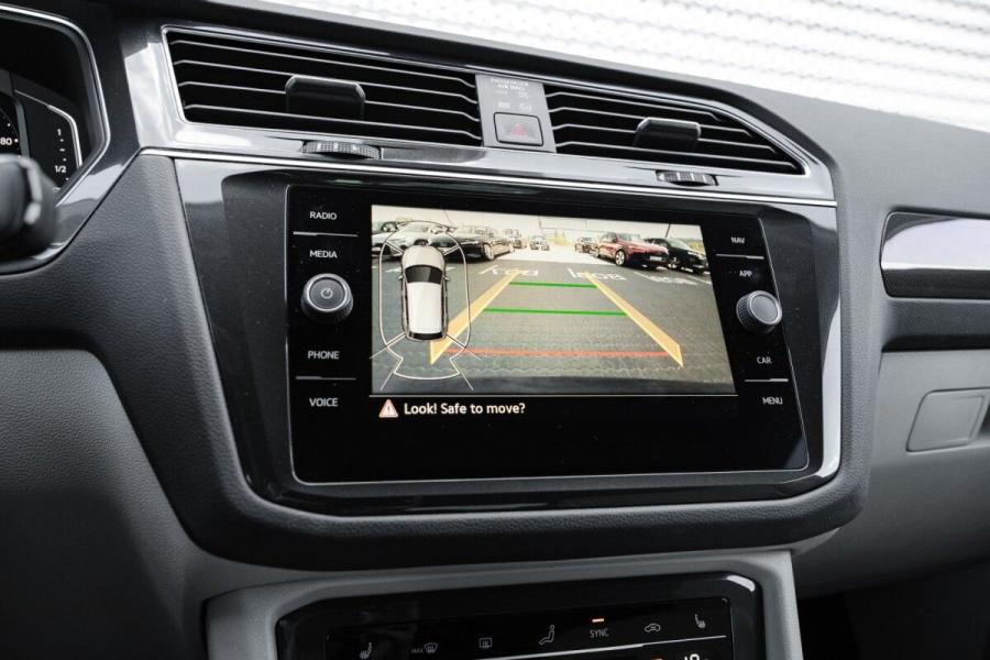 Melns Volkswagen Tiguan 2021 Mārupe, ar dzinēja tilpumu 1.50 L un nobraukumu 46 tūkst. km par 28200 €, foto 17 vietnē AUTOMOTO.COM.LV