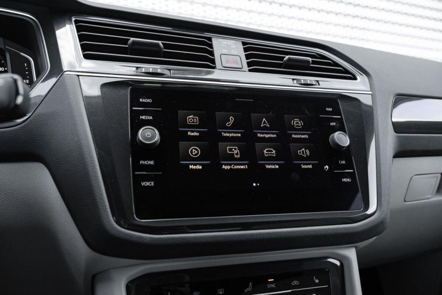 Melns Volkswagen Tiguan 2021 Mārupe, ar dzinēja tilpumu 1.50 L un nobraukumu 46 tūkst. km par 28200 €, foto 18 vietnē AUTOMOTO.COM.LV