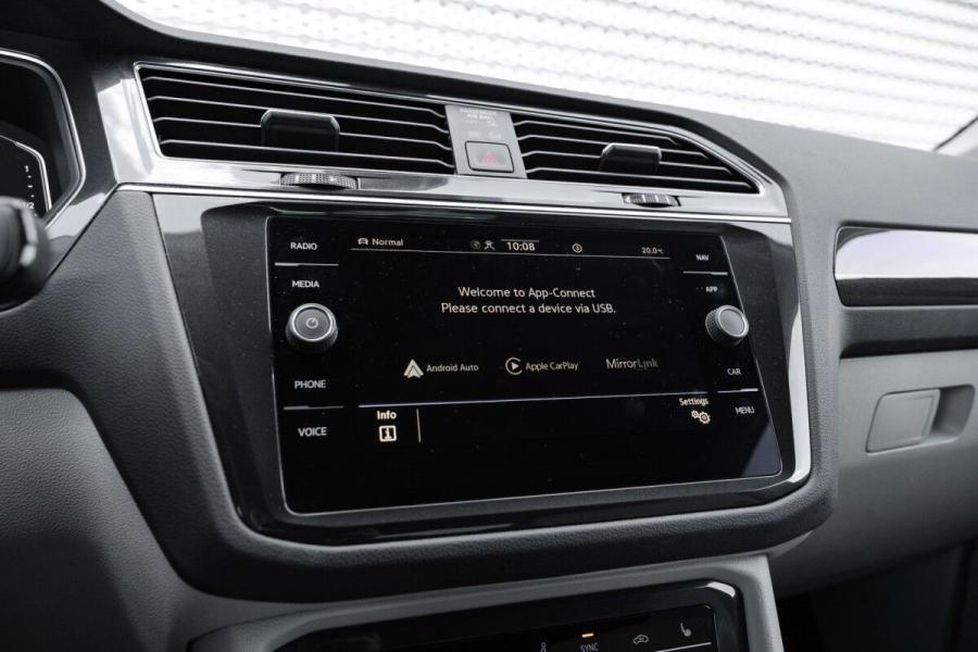 Melns Volkswagen Tiguan 2021 Mārupe, ar dzinēja tilpumu 1.50 L un nobraukumu 46 tūkst. km par 28200 €, foto 22 vietnē AUTOMOTO.COM.LV