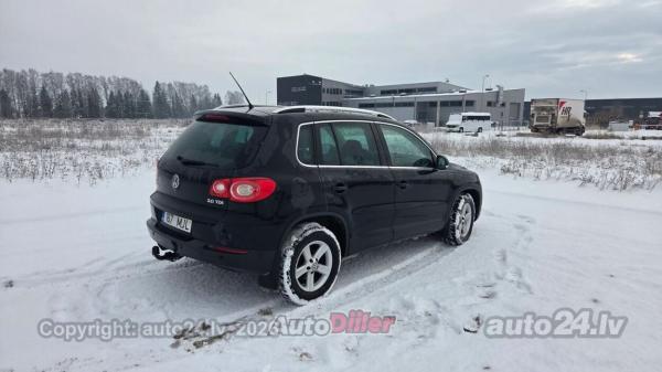Black Volkswagen Tiguan 2008 in Tallinn, with an engine capacity of 2.00 L and mileage of 324 thousand km for 4499 €, photo 3 on AUTOMOTO.COM.LV