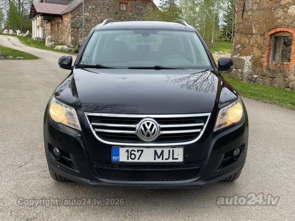 Melns Volkswagen Tiguan 2008 Otepē, ar dzinēja tilpumu 2.00 L un nobraukumu 327 tūkst. km par 5500 €, foto 5 vietnē AUTOMOTO.COM.LV