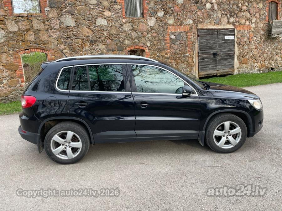 Black Volkswagen Tiguan 2008 in Otepaa, with an engine capacity of 2.00 L and mileage of 327 thousand km for 5500 €, photo 7 on AUTOMOTO.COM.LV