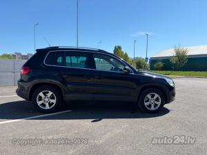 Black Volkswagen Tiguan 2008 in Tallinn, with an engine capacity of 2.00 L and mileage of 283 thousand km for 3699 €, photo 8 on AUTOMOTO.COM.LV