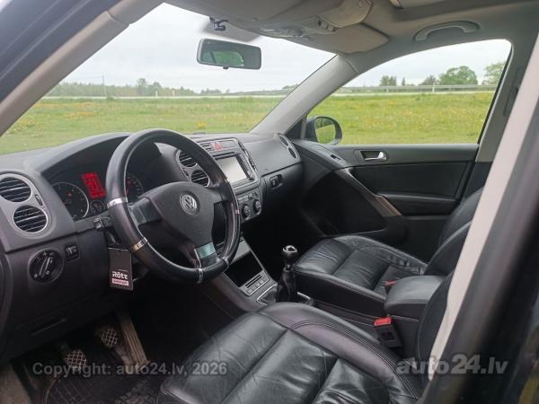 Melns Volkswagen Tiguan 2008 Tallina, ar dzinēja tilpumu 2.00 L un nobraukumu 283 tūkst. km par 3699 €, foto 9 vietnē AUTOMOTO.COM.LV