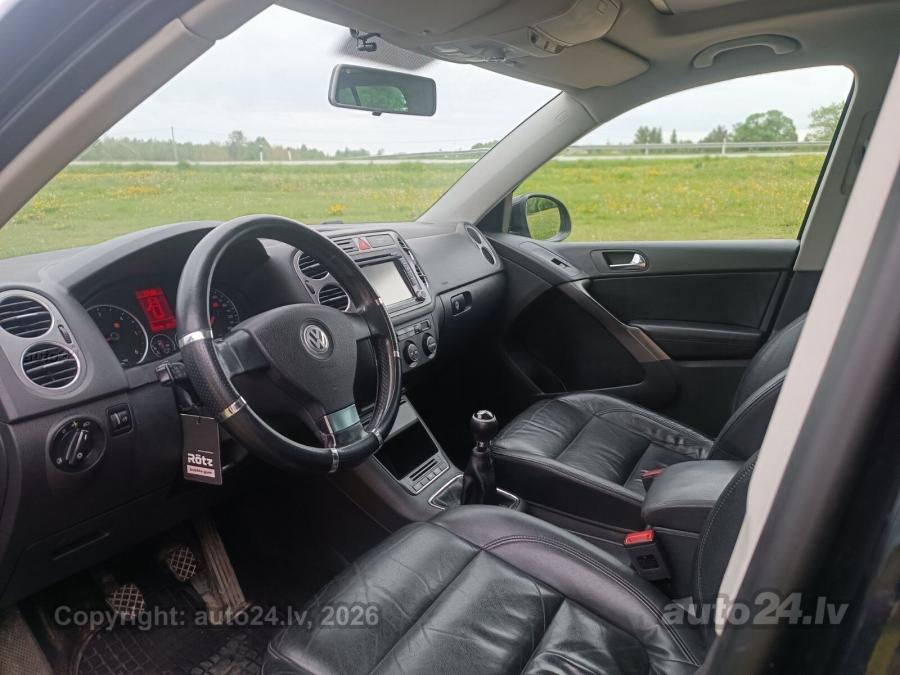 Black Volkswagen Tiguan 2008 in Tallinn, with an engine capacity of 2.00 L and mileage of 283 thousand km for 3699 €, photo 10 on AUTOMOTO.COM.LV