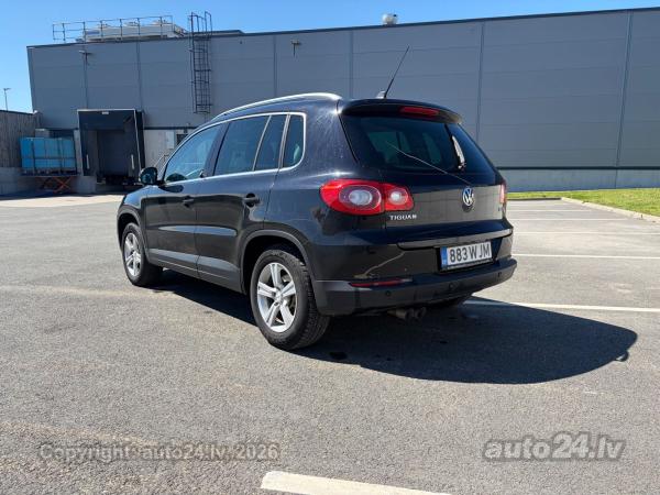 Black Volkswagen Tiguan 2008 in Tallinn, with an engine capacity of 2.00 L and mileage of 283 thousand km for 3690 €, photo 7 on AUTOMOTO.COM.LV
