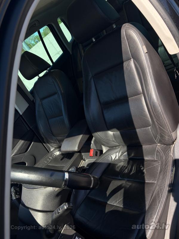 Black Volkswagen Tiguan 2008 in Tallinn, with an engine capacity of 2.00 L and mileage of 283 thousand km for 3699 €, photo 9 on AUTOMOTO.COM.LV