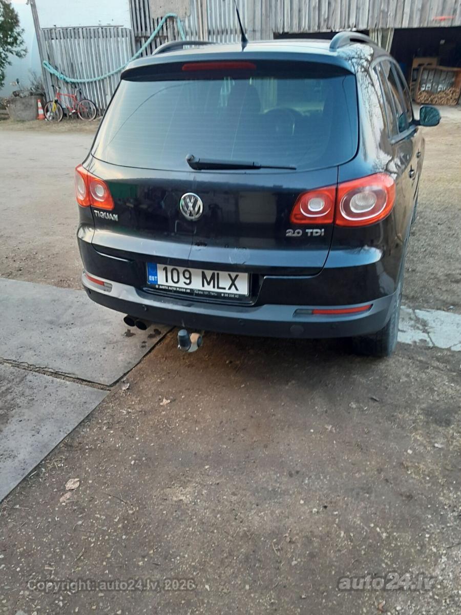 Black Volkswagen Tiguan 2009 in Tallinn, with an engine capacity of 2.00 L and mileage of 263 thousand km for 2990 €, photo 3 on AUTOMOTO.COM.LV