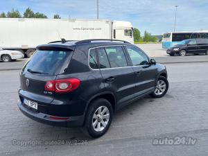 Melns Volkswagen Tiguan 2009 Tallina, ar dzinēja tilpumu 2.00 L un nobraukumu 297 tūkst. km par 3699 €, foto 5 vietnē AUTOMOTO.COM.LV