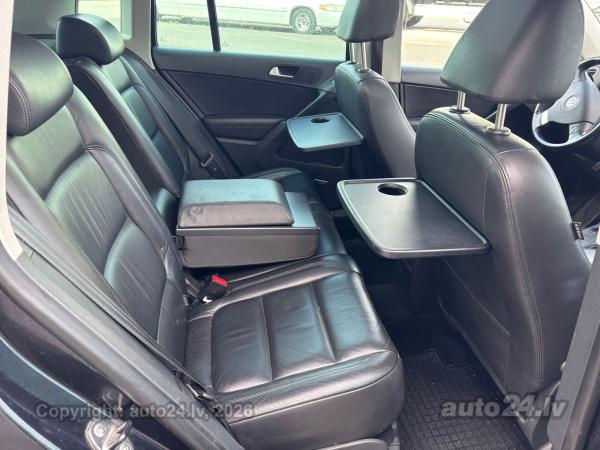 Black Volkswagen Tiguan 2009 in Tallinn, with an engine capacity of 2.00 L and mileage of 297 thousand km for 3699 €, photo 5 on AUTOMOTO.COM.LV