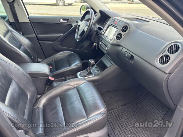 Black Volkswagen Tiguan 2009 in Tallinn, with an engine capacity of 2.00 L and mileage of 297 thousand km for 3699 €, photo 9 on AUTOMOTO.COM.LV