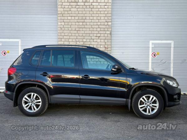 Black Volkswagen Tiguan 2011 in Paide, with an engine capacity of 1.40 L and mileage of 219 thousand km for 6500 €, photo 4 on AUTOMOTO.COM.LV