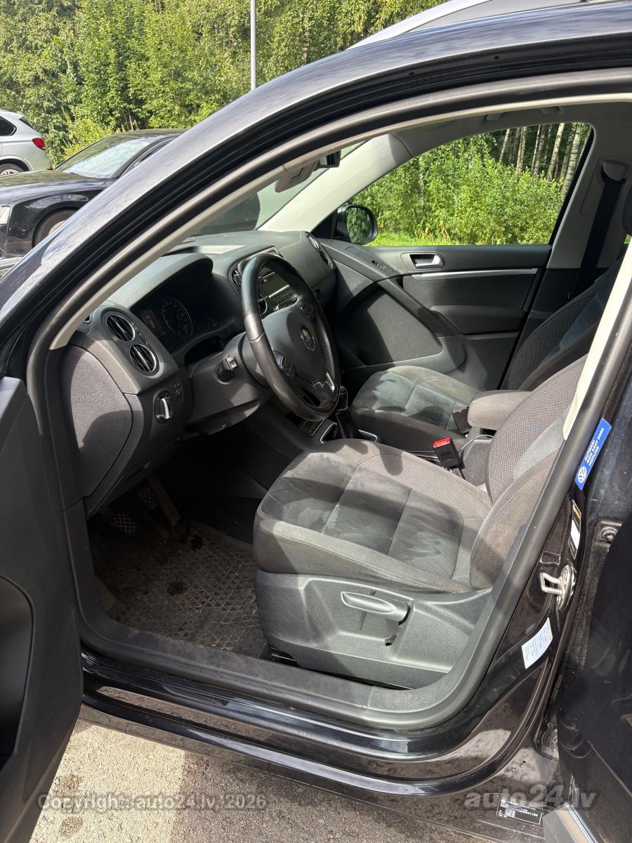 Melns Volkswagen Tiguan 2012 Tallina, ar dzinēja tilpumu 1.40 L un nobraukumu 124 tūkst. km par 7500 €, foto 5 vietnē AUTOMOTO.COM.LV