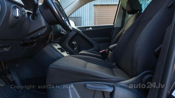 Volkswagen Tiguan 2015 Tallina vietnē Melns Volkswagen Tiguan 2015 Tallina, ar dzinēja tilpumu 1.40 L un nobraukumu 112 tūkst. km par 8900 €, foto 9 vietnē AUTOMOTO.COM.LV