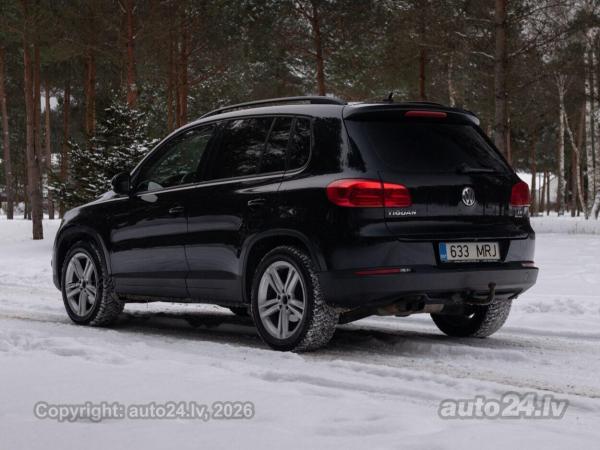 Black Volkswagen Tiguan 2016 in Tallinn, with an engine capacity of 2.00 L and mileage of 276 thousand km for 10200 €, photo 3 on AUTOMOTO.COM.LV
