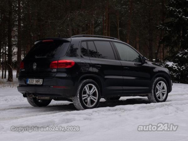Black Volkswagen Tiguan 2016 in Tallinn, with an engine capacity of 2.00 L and mileage of 276 thousand km for 10200 €, photo 4 on AUTOMOTO.COM.LV