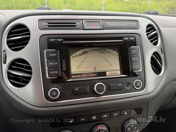Black Volkswagen Tiguan 2016 in Tallinn, with an engine capacity of 2.00 L and mileage of 272 thousand km for 7800 €, photo 10 on AUTOMOTO.COM.LV