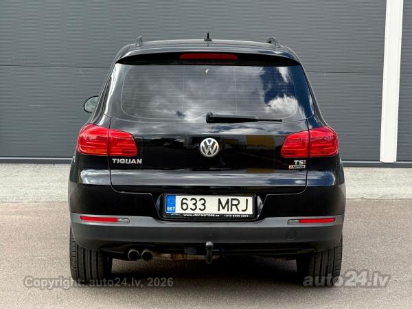 Melns Volkswagen Tiguan 2016 Tallina, ar dzinēja tilpumu 2.00 L un nobraukumu 275 tūkst. km par 7490 €, foto 5 vietnē AUTOMOTO.COM.LV