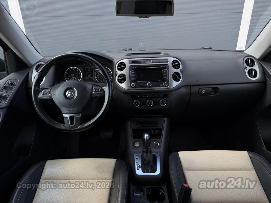 Melns Volkswagen Tiguan 2016 Tallina, ar dzinēja tilpumu 2.00 L un nobraukumu 275 tūkst. km par 7490 €, foto 9 vietnē AUTOMOTO.COM.LV